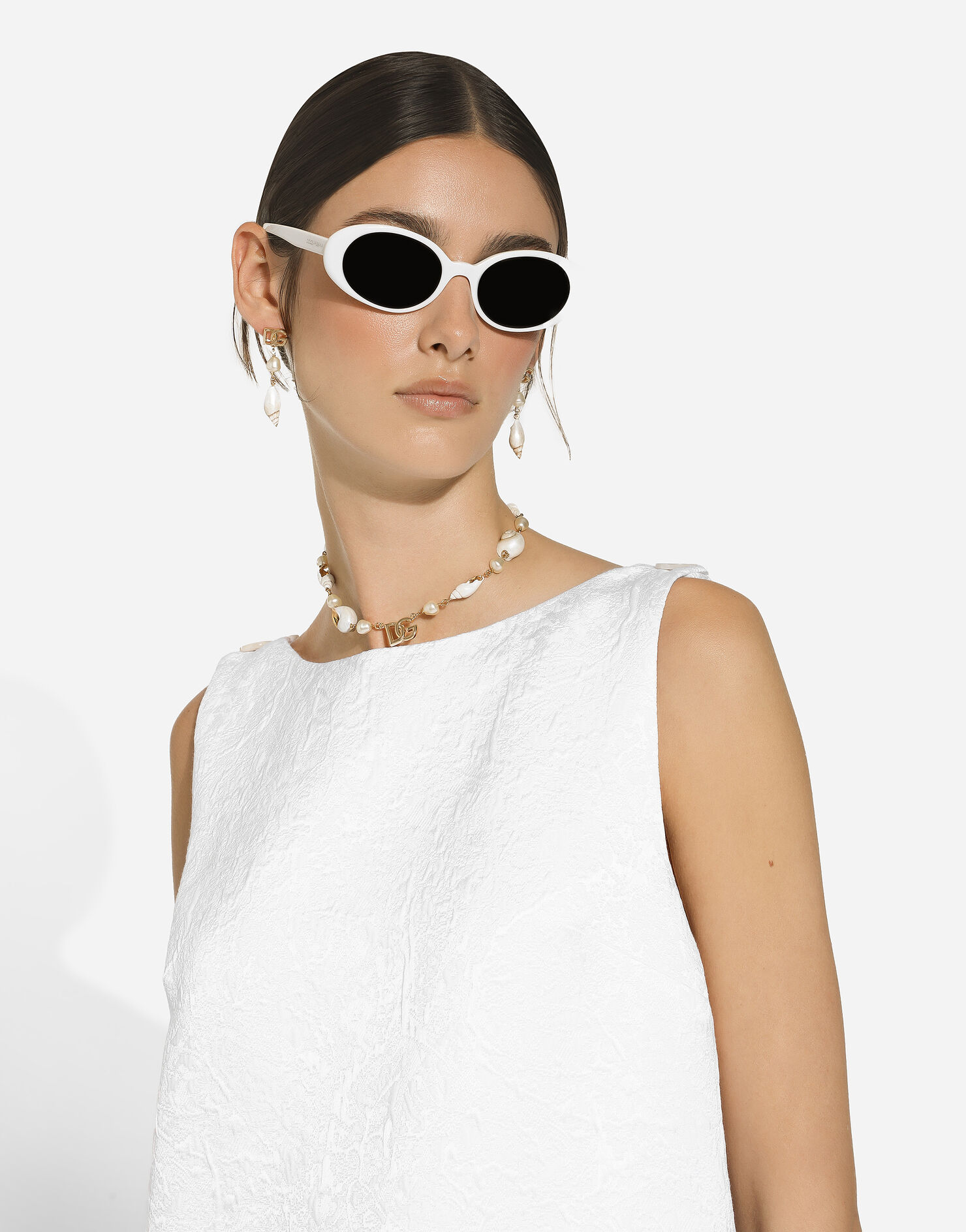 Earrings with DG logo and shell in Gold for Women | Dolce&Gabbana® US