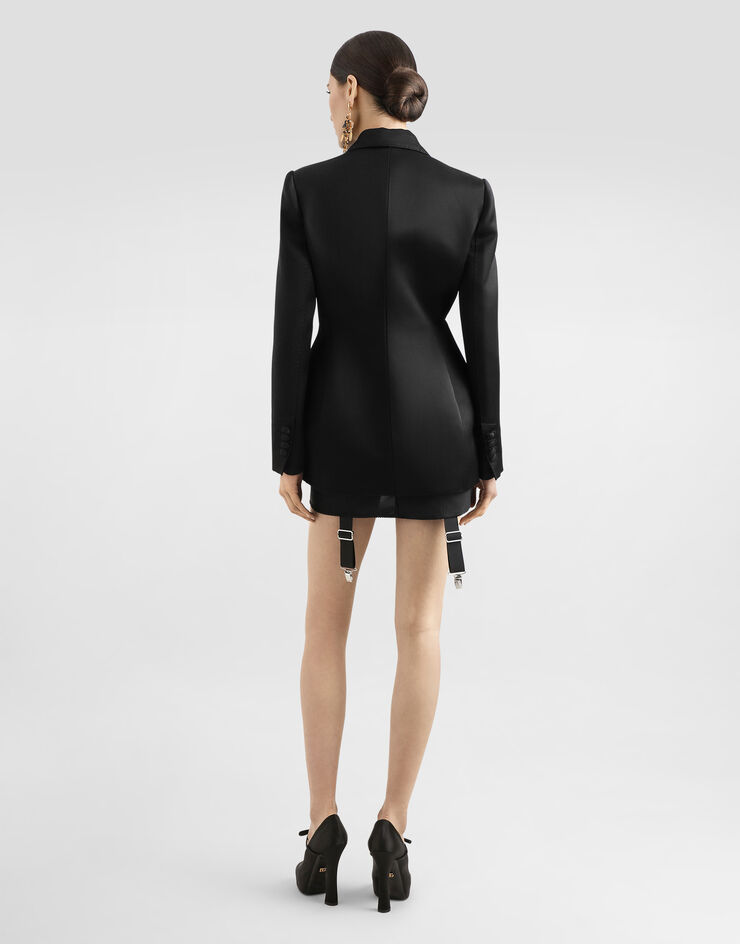 Chaqueta cruzada de raso duquesa con copas cónicas in Negro for Women ...